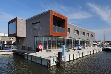 Floating Office for Waternet ໂດຍ Attika Architekten
