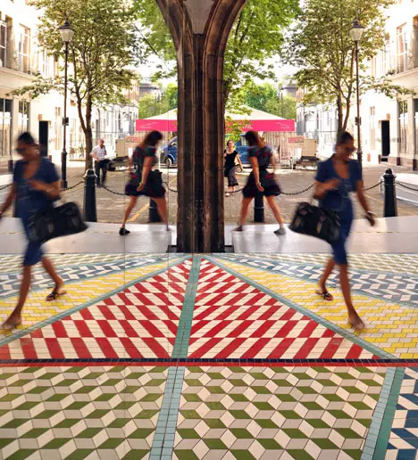 Tile Mile oleh Russ + Henshaw di Clerkenwell Design Week