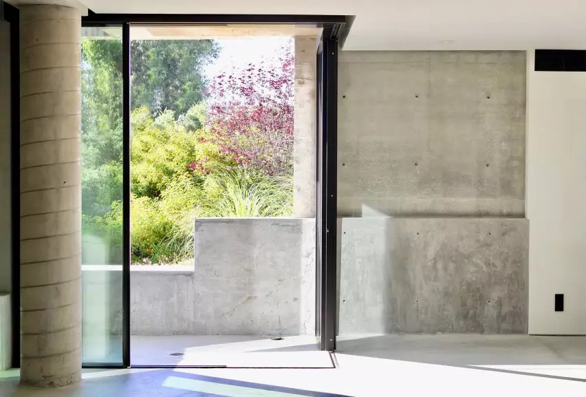 Mga sliding door ng underground concrete home office