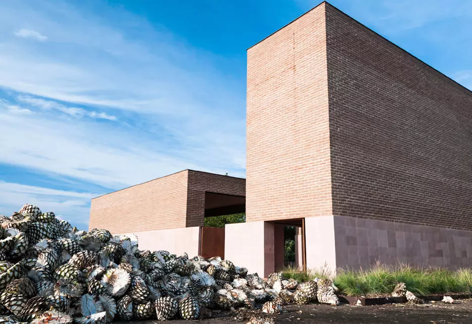 Centinela-Chapel_Estudio-ALA_crop_dezeen_936_1