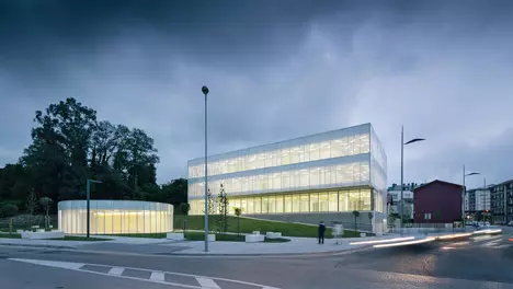 Adult Education Center los ntawm 1004arquitectos