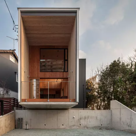 Lumipad palabas ng bahay ng Tatsuyuki Takagi Architects