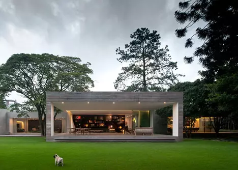 Casa Grecia ni Isay Weinfeld