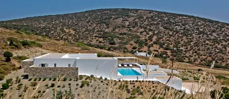 Omah ing Paros dening React Architects