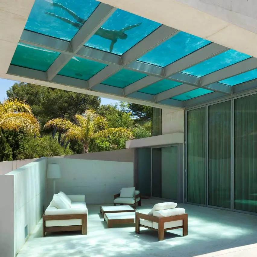 Arkitektoniske svømmebassiner: Jellyfish House, Spanien, af Wiel Arets Architects