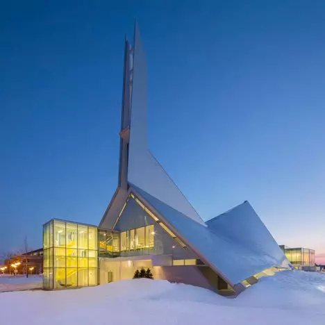 Quebeci kõrge kirik, mille Dan Hanganu ja Cote Leahy Cardas muutsid raamatukoguks
