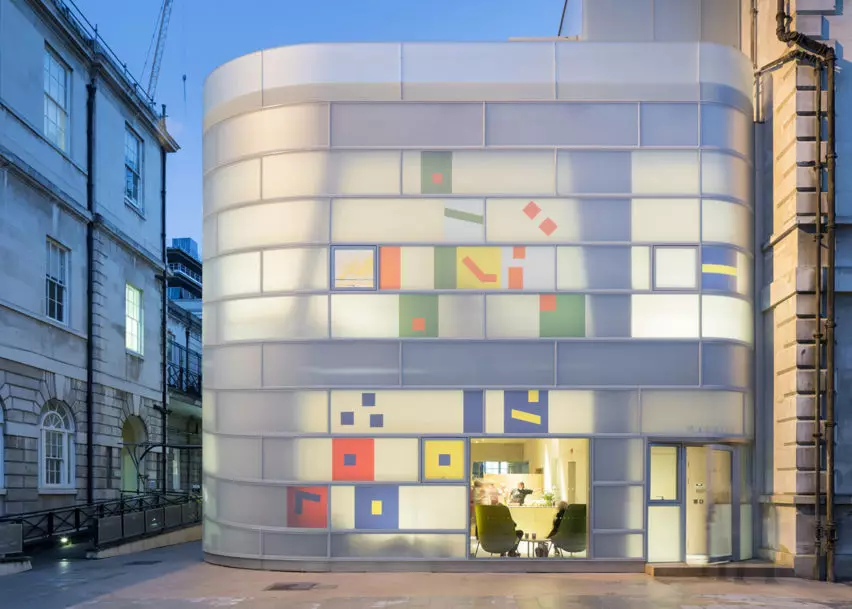 Ganyan achitekti Dezeen Awards: Maggie's Center Barts pa Steven Holl Architects