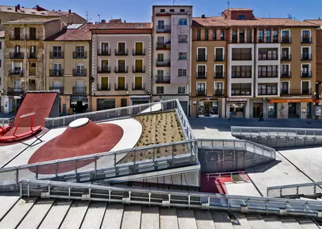 TERUEL-ZILLA! Mi5 Arquitectos र PKMN आर्किटेक्चर द्वारा