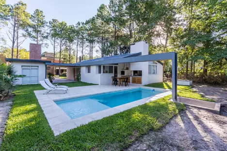 Casa en El Pinar di Estudio Biagioni Pecorari Arquitectos