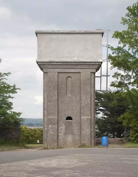 Water Towers of Ireland ni Jamie Young