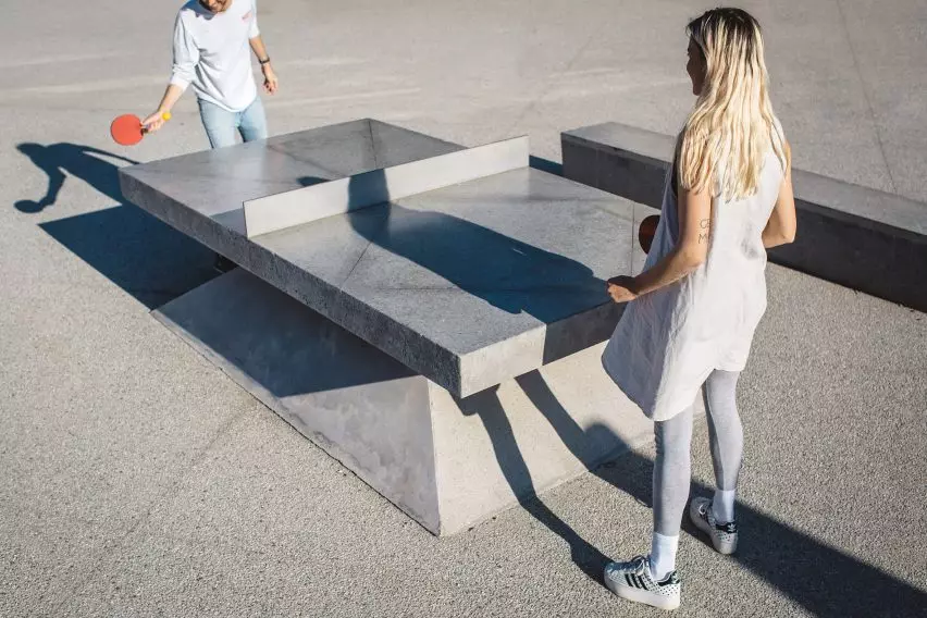 Monoliths Ping Pong Tables af Murray Barker & Laith McGregor