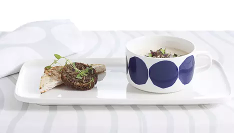 Marimekko mendesain peralatan makan dan livery Finnair
