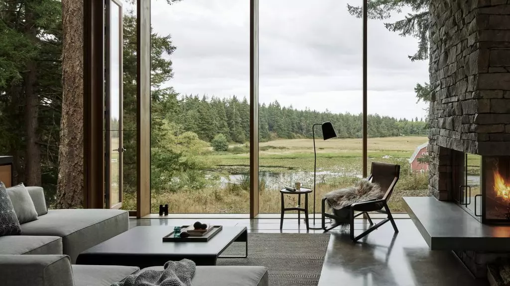 Zehn Wohnzimmer, die raumhohe Verglasungen verwenden, um die Natur hereinzubringen