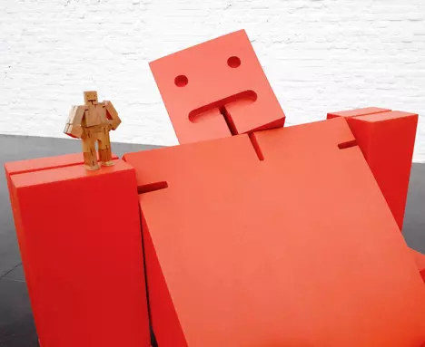 Giant Cubebot autorstwa David Weeks dla Quinze & Milan oraz Areaware w MOST