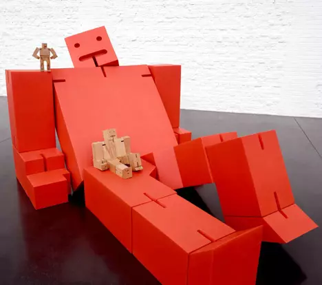 Giant Cubebot David Weeks-ի կողմից Quinze & Milan-ի և Areaware-ի համար MOST-ում