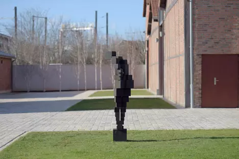 ຮ່າງກາຍທີສອງໂດຍ Antony Gormley ຢູ່ Thaddaeus Ropac Galerie