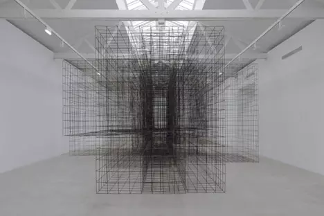 Zweiter Körper von Antony Gormley in der Thaddaeus Ropac Galerie