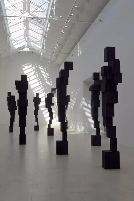 Jiki na biyu na Antony Gormley a Thaddaeus Ropac Galerie