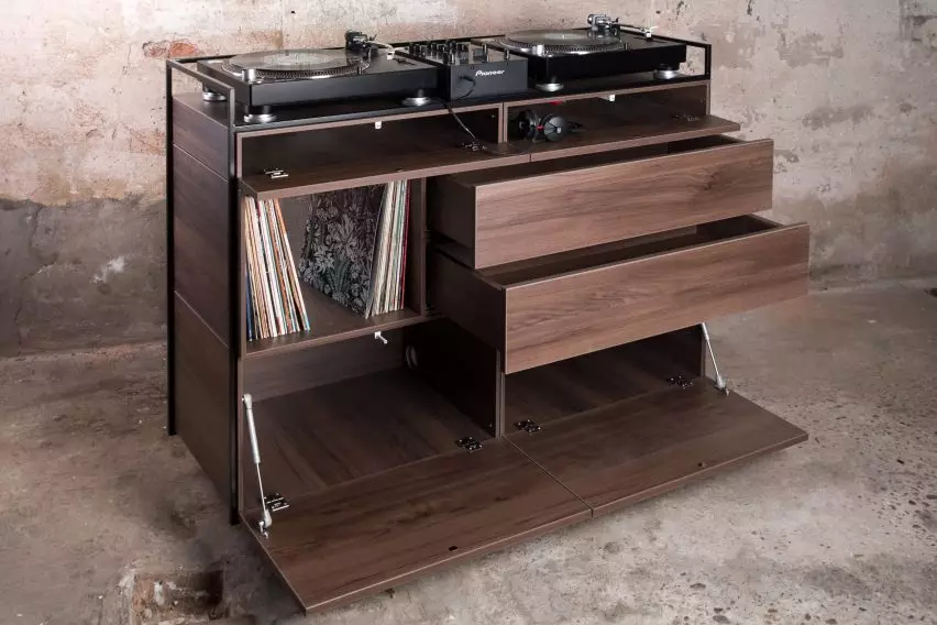 Das Selectors Cabinet von Studio Rik ten Velden kombiniert eine Vinylaufbewahrung mit einer Heim-DJ-Kabine 72288_2