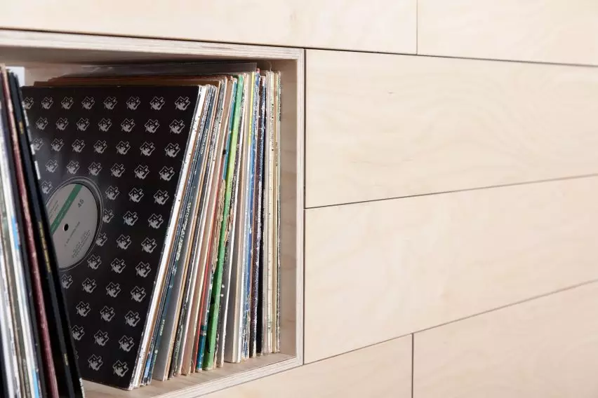 A Studio Rik ten Velden's Selectors Cabinet a bakelit tárolást ötvözi az otthoni DJ-fülkével 72288_5