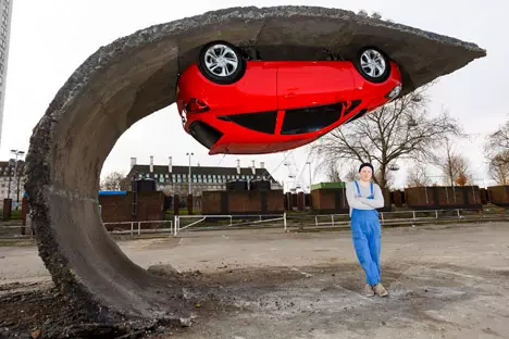 Alex Chinneck ho an'ny Vauxhall Motors Mitsangàna ary misintona ny tenanao