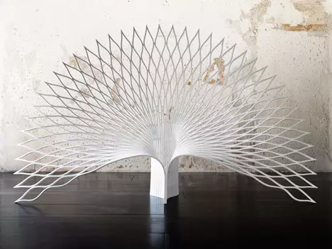 Kursiga Peacock ee UUfie_dezeen_5