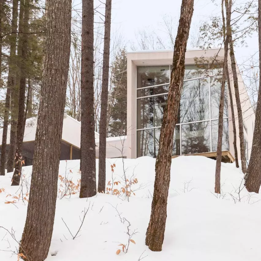 maison-haute-lac-clair-pierre-thibault_dezeen_sq