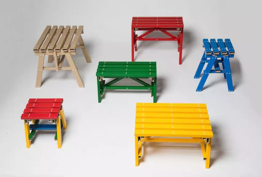 Dřevěný odkládací stolek od designstudio PESI na milánském design weeku