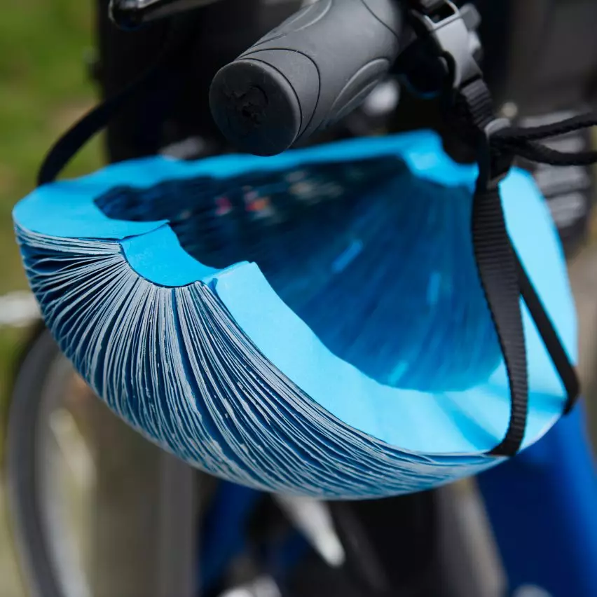 Zložljiva papirnata kolesarska čelada je prejela nagrado Jamesa Dysona