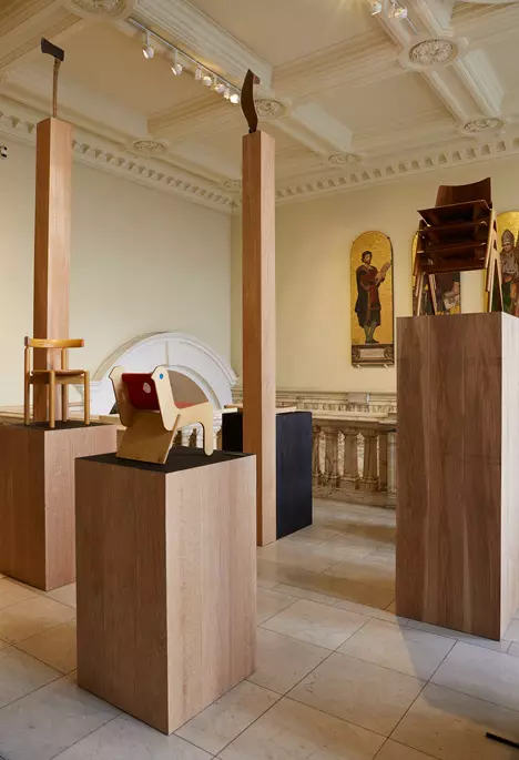 Выставка Robin Day Works in Wood в V&A