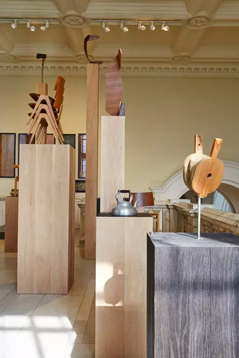 Выставка Robin Day Works in Wood в V&A