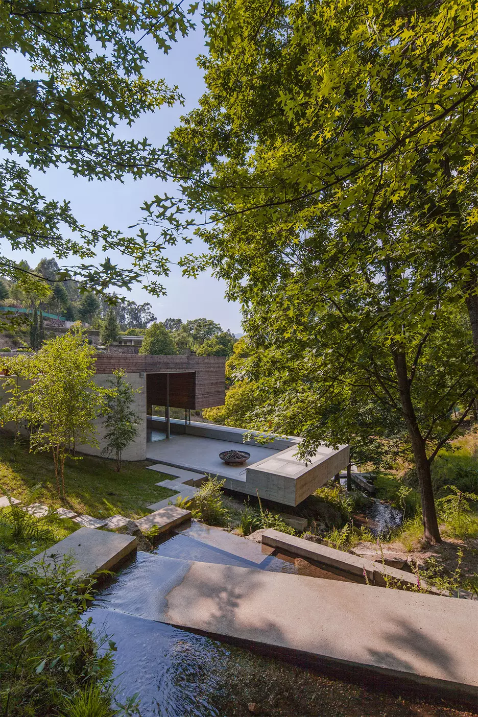 Casa Gerês en Portugal por Carvalho Araújo