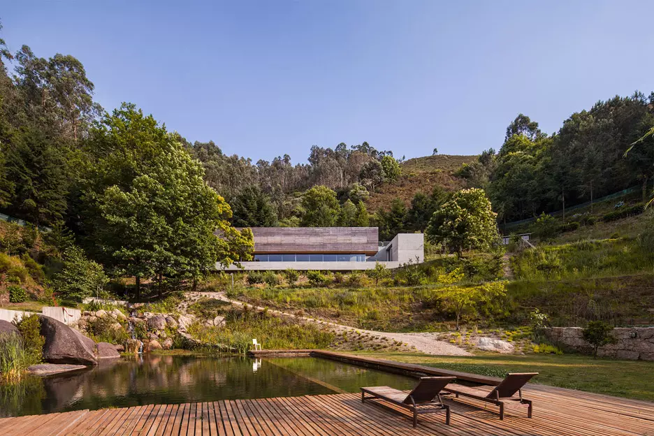 Casa Gerês en Portugal por Carvalho Araújo