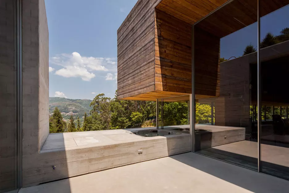 Casa Gerês en Portugal por Carvalho Araújo