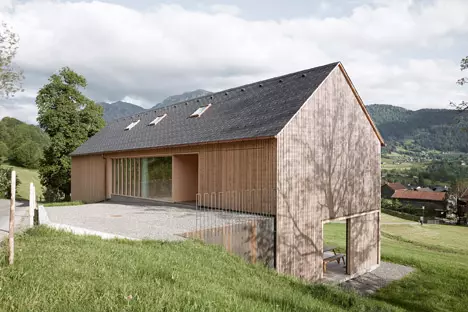 Haus-Fur-Julia-Und-Bjorn-by-Innauer-Matt-Architekten_dezeen_468_3