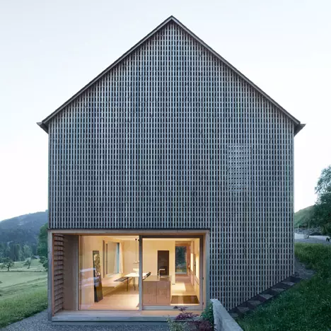 Haus-Fur-Julia-Und-Bjorn-by-Innauer-Matt-Architekten_dezeen_SQ01