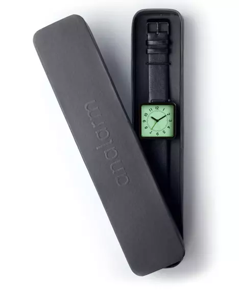 Analarm de Industria Instalaĵo ĉe Dezeen Watch Store