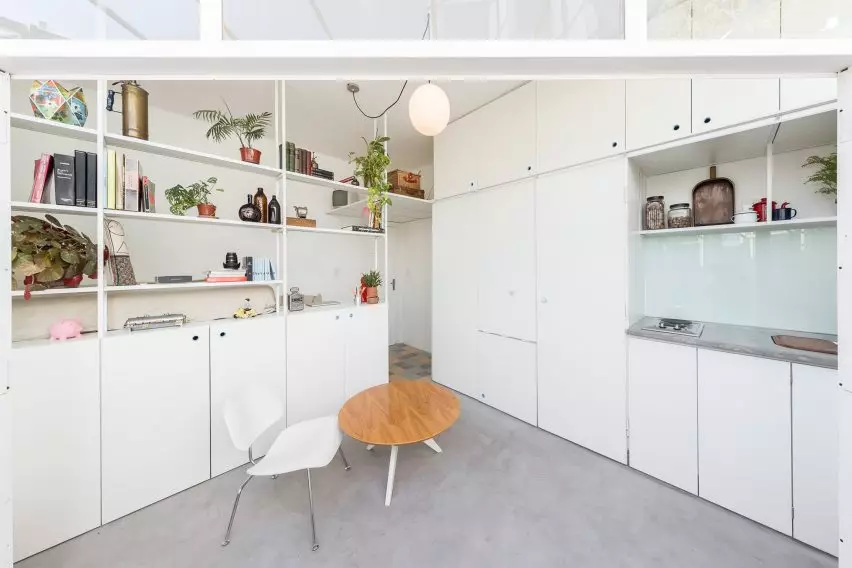 Apartemen Tiny El Camarin oleh IR Arquitectura