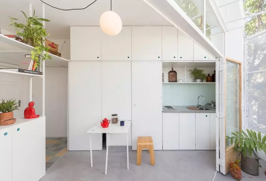 Apartemen Tiny El Camarin oleh IR Arquitectura