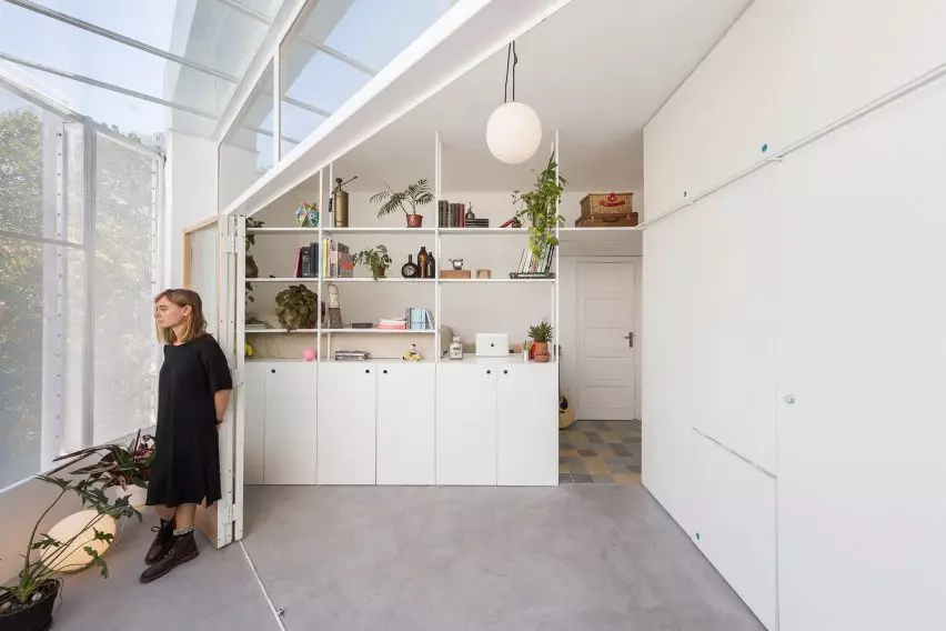 Apartemen Tiny El Camarin oleh IR Arquitectura