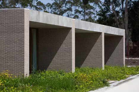 Fonte-de-Angeao-School-by-Miguel-Marcelino_dezeen_468_3