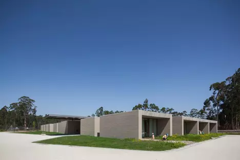 Fonte-de-Angeao-School-by-Miguel-Marcelino_dezeen_468_2