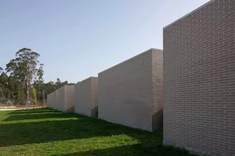 Fonte-de-Angeao-School-by-Miguel-Marcelino_dezeen_468_0