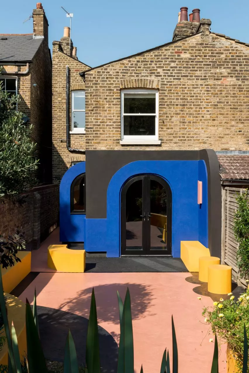 Unha renovación de casa colorida en Londres