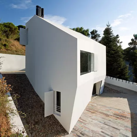 Vallvidrera House deur YLAB Arquitectos