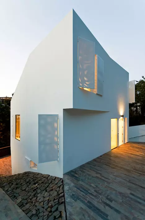 Vallvidrera House deur YLAB Arquitectos