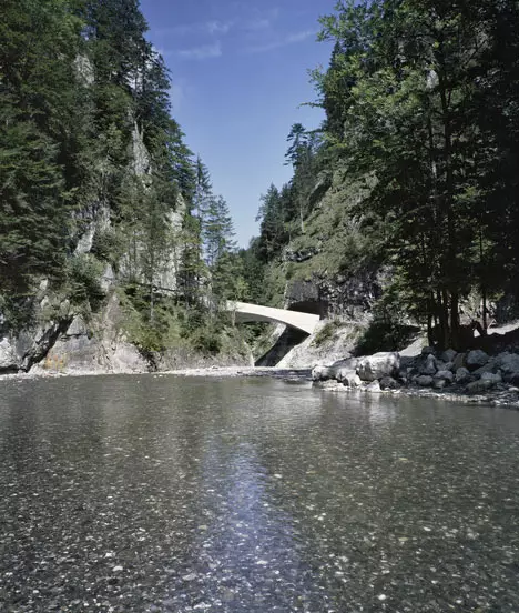 Jembatan Schanerloch dening Arsitek Marte Marte