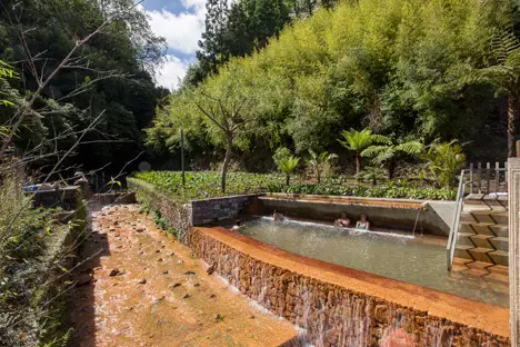 Rodrigo SequeiraDiasFilipeによる温泉プール