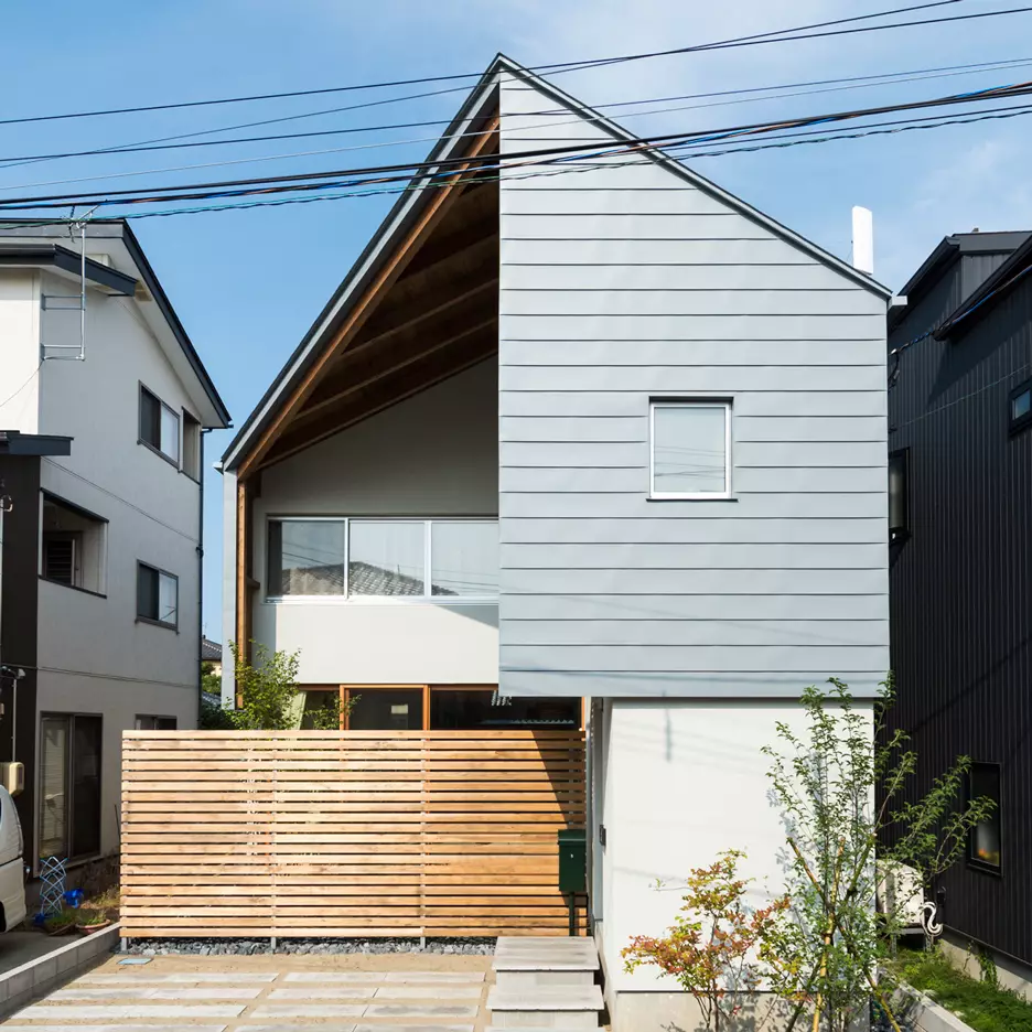 Cardigan Cardigan od Takeru Shoji Architects