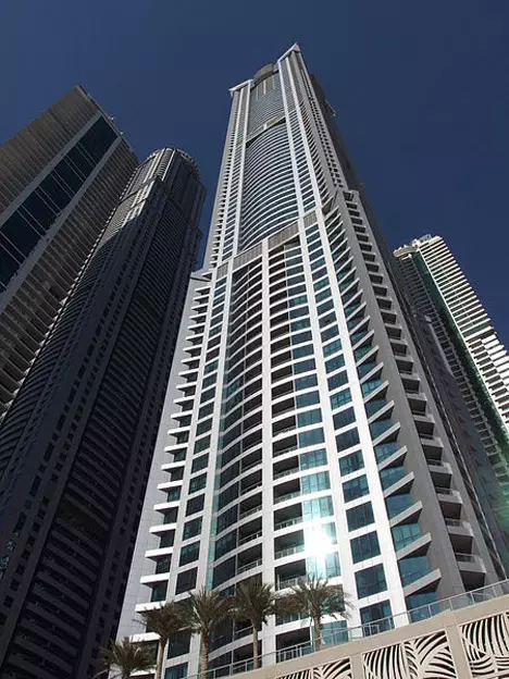 Lāpas debesskrāpis Dubaijā